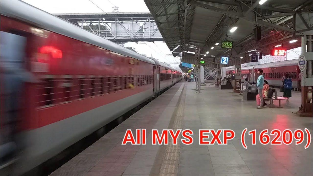 All MYS EXP(16209)| Indian railways|WDP4|Navsari railway station - YouTube