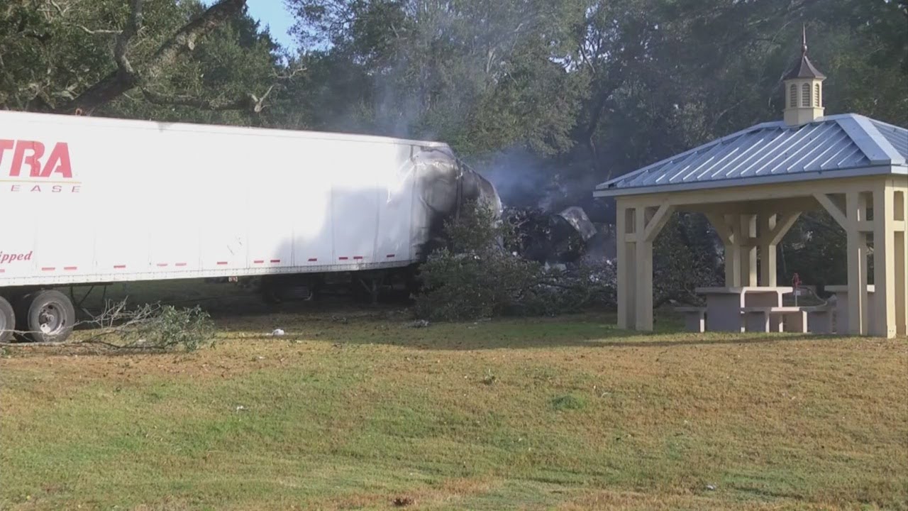 One Dead, One Injured In 18-Wheeler Crash/Fire - YouTube