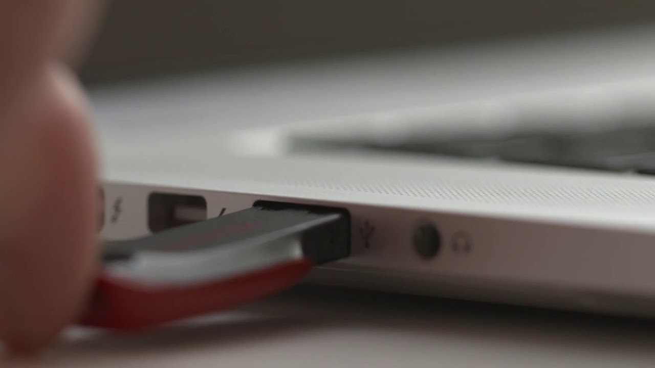 How to insert USB into Macbook | Royalty free Mac video - YouTube