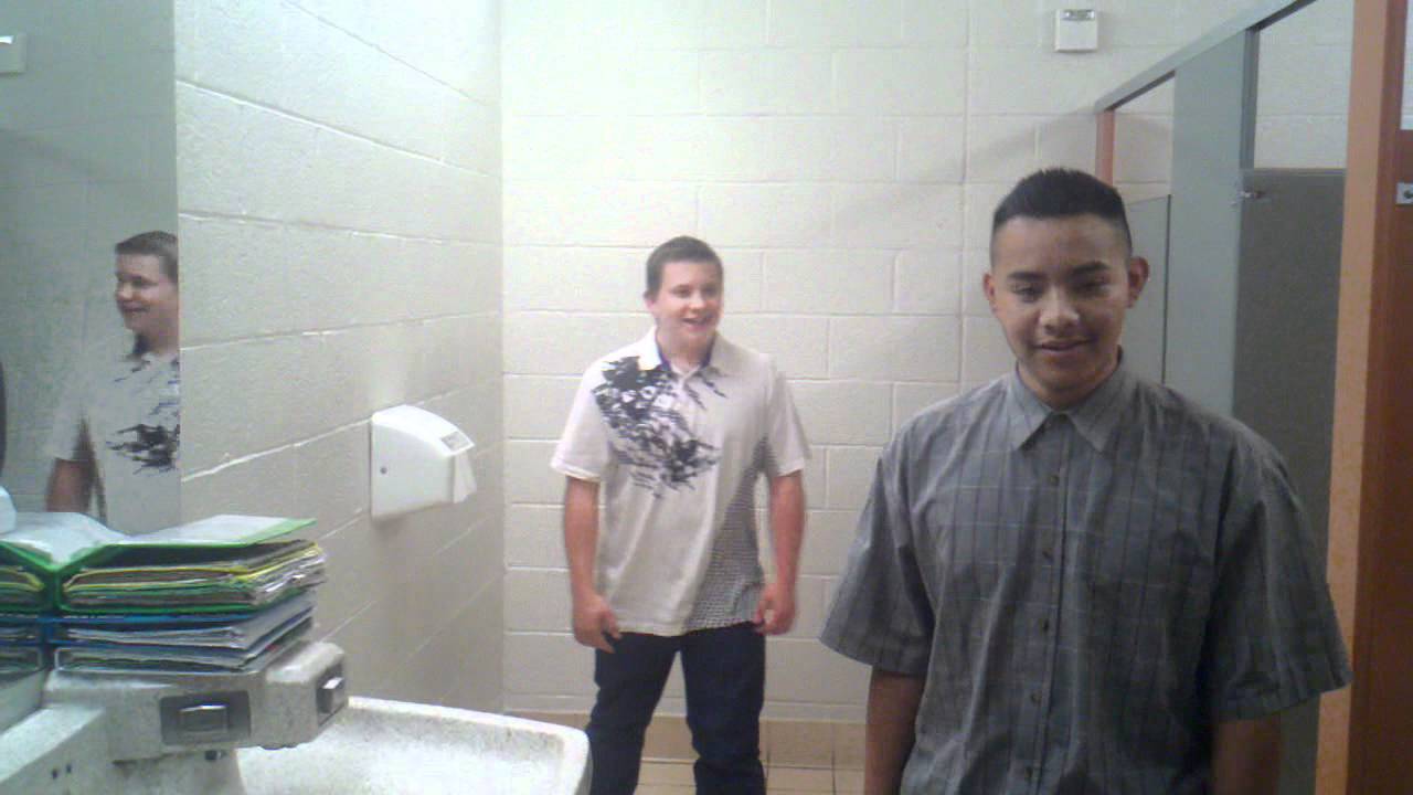 Body boxing in the bathroom - YouTube