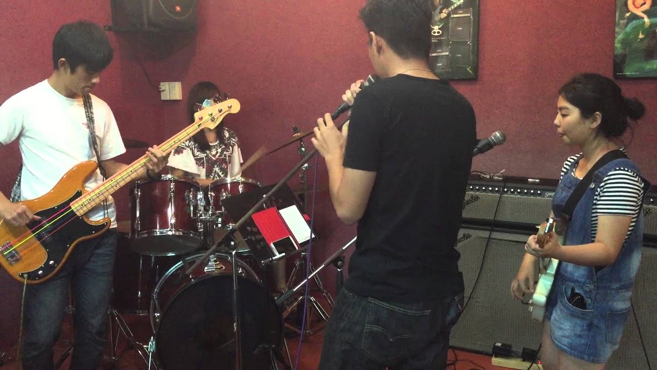 Our band，the first time to play together-Price tag - YouTube