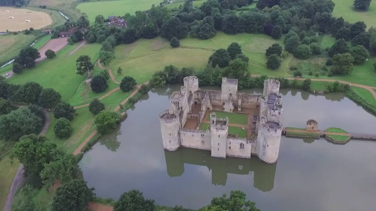Bodiam Castle - YouTube