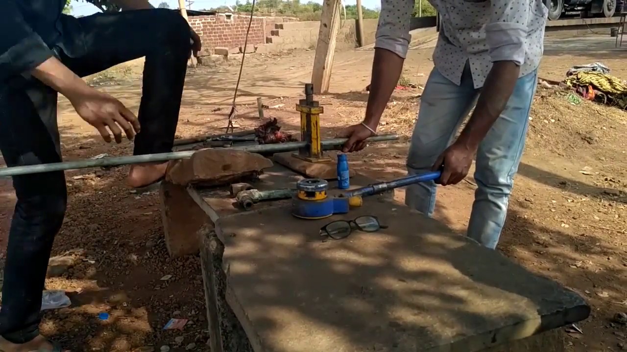Hand Threading Ridge Pipe ..... - YouTube