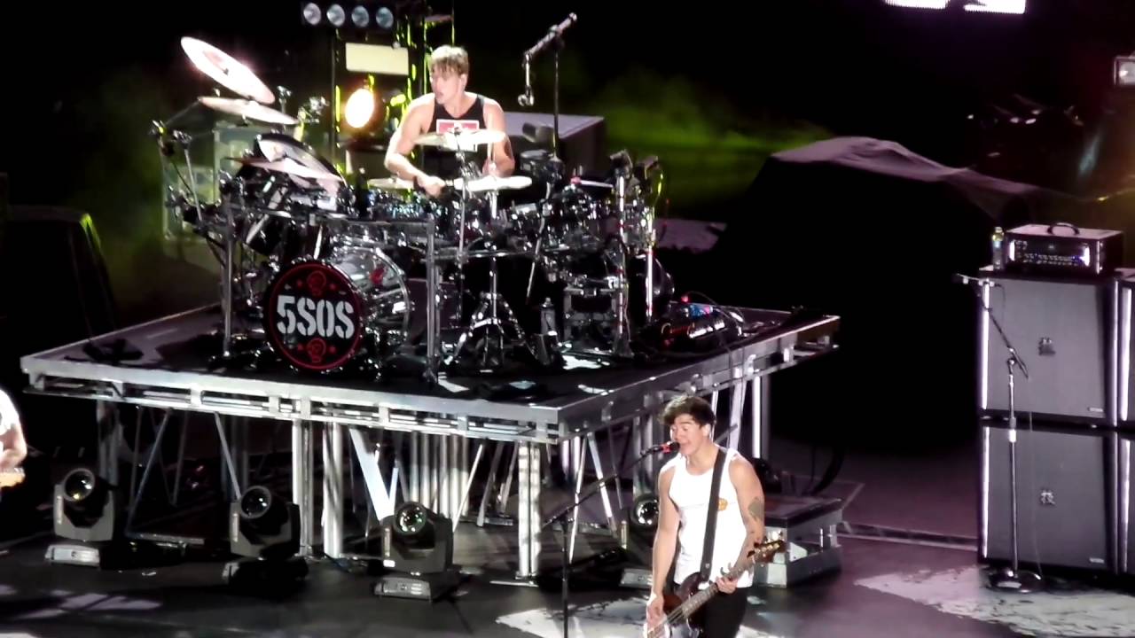 Disconnected | 5SOS SLFL IRVINE - YouTube