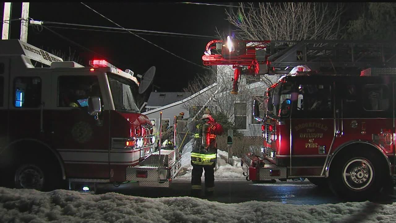 Hubbard and neighboring fire departments fight blaze - YouTube