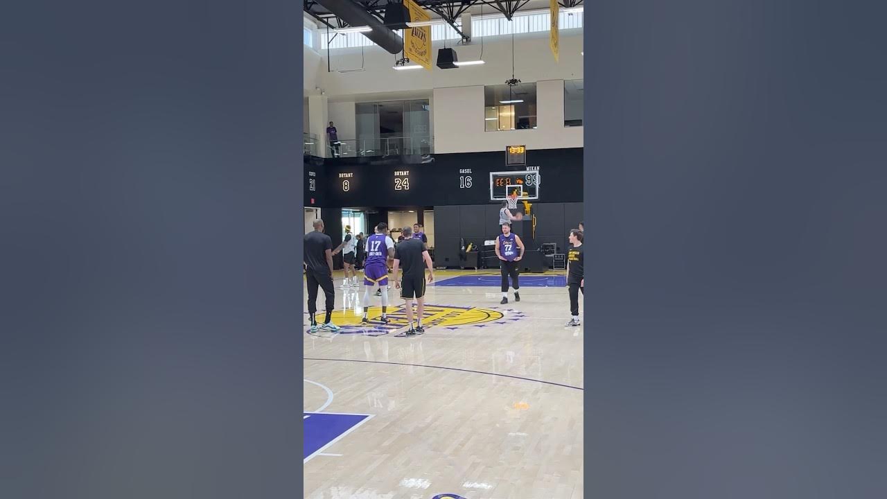 Dalton Knecht throws down off the glass windmill dunk in Lakers practice 😳 - YouTube