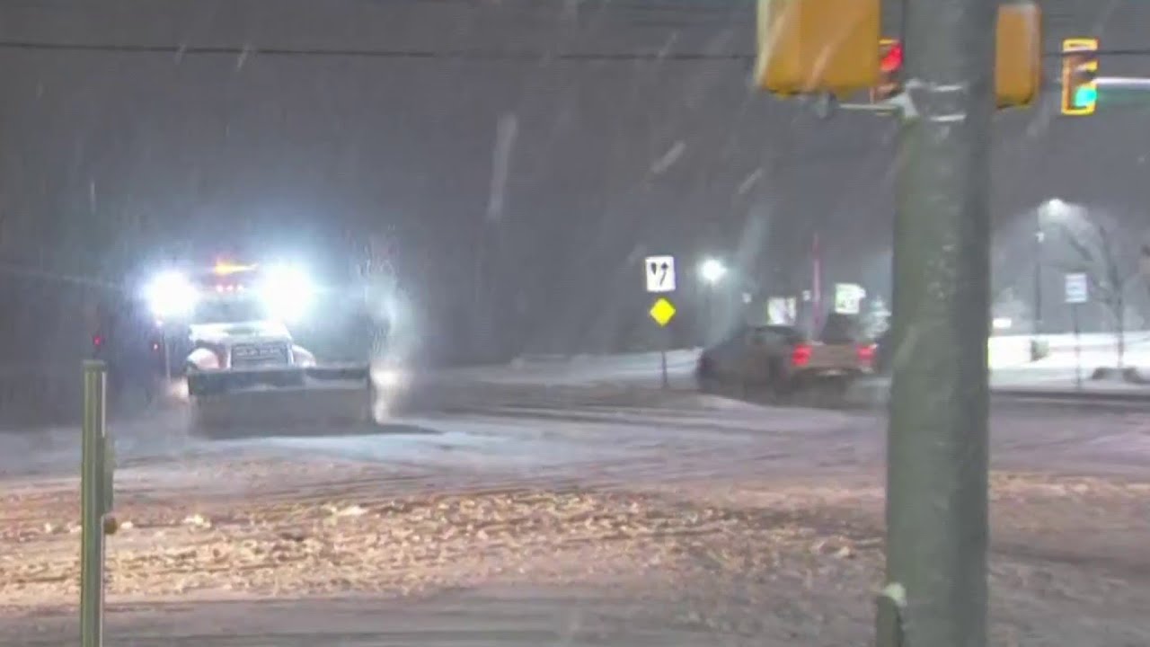 Snow leads to slippery roads in Pa. suburbs - YouTube