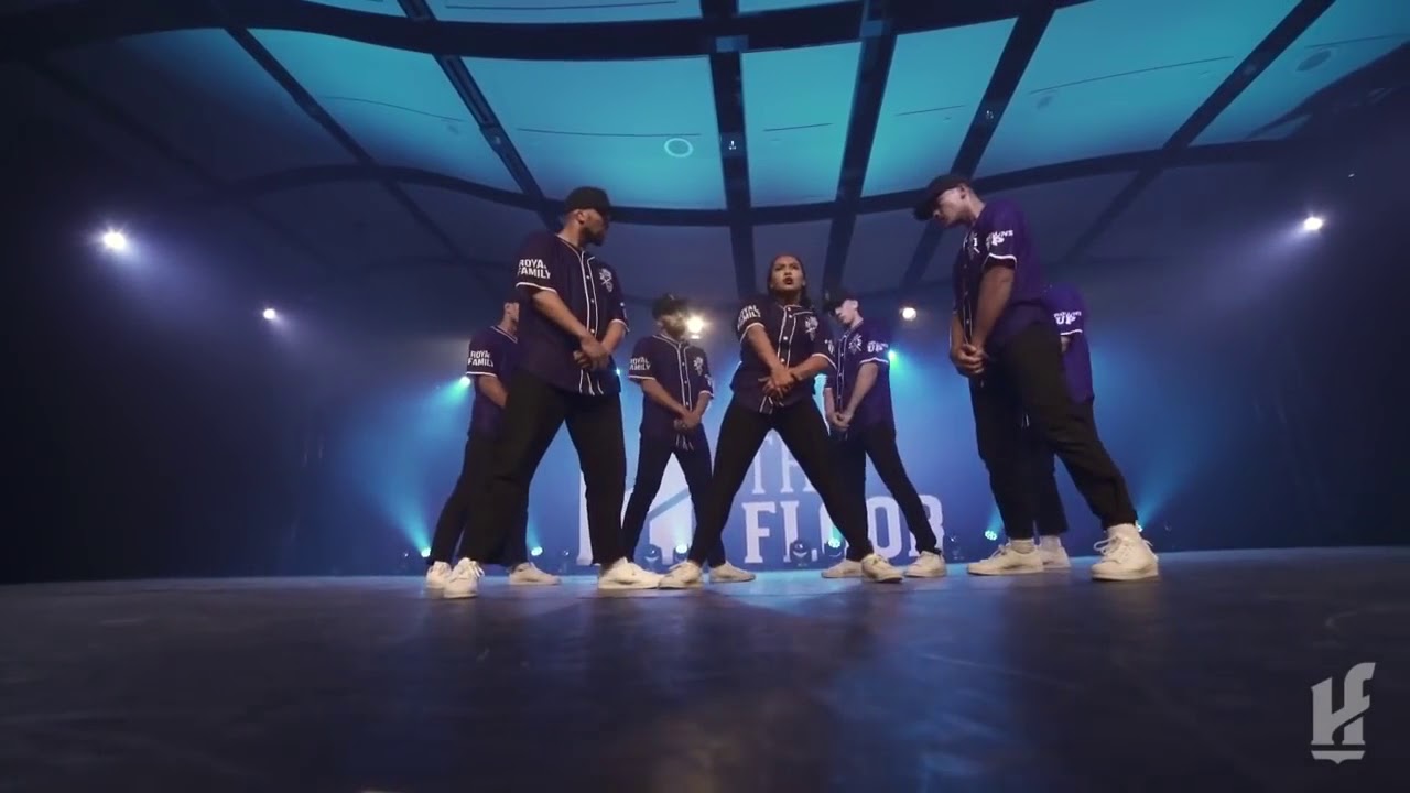 Royal family dance - YouTube