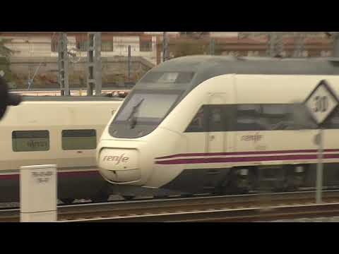 Renfe Alvia - Serie 120 en Madrid - YouTube