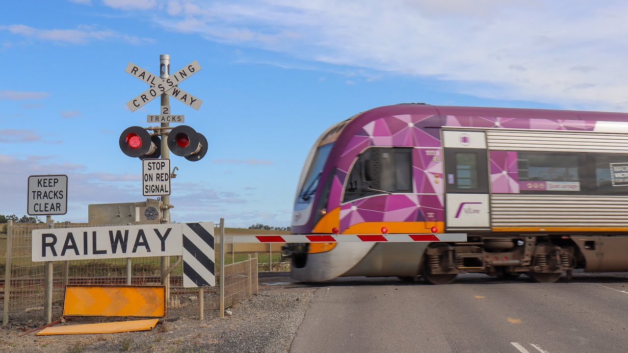 Oakview Lane, Nar Nar Goon, Vic | V/Line Railway Crossing - YouTube