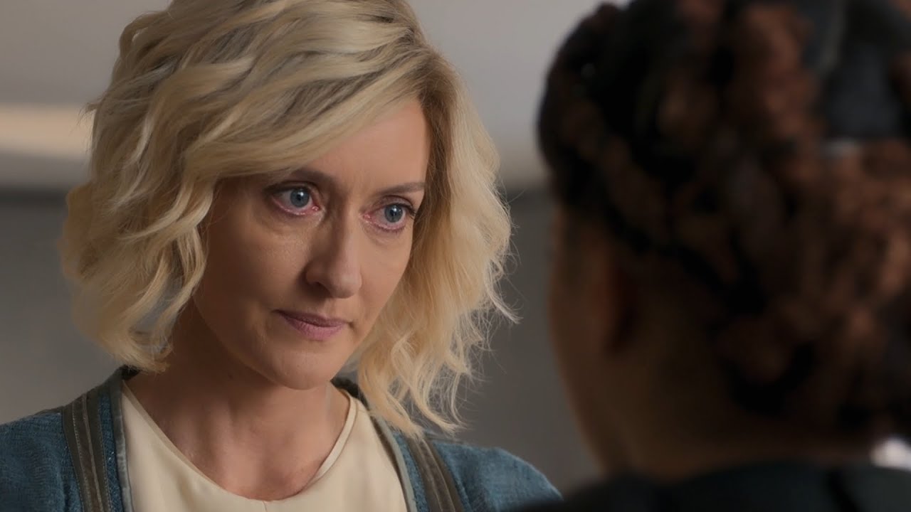 Halsey Says Goodbye to Miranda | Halo: The Series - YouTube