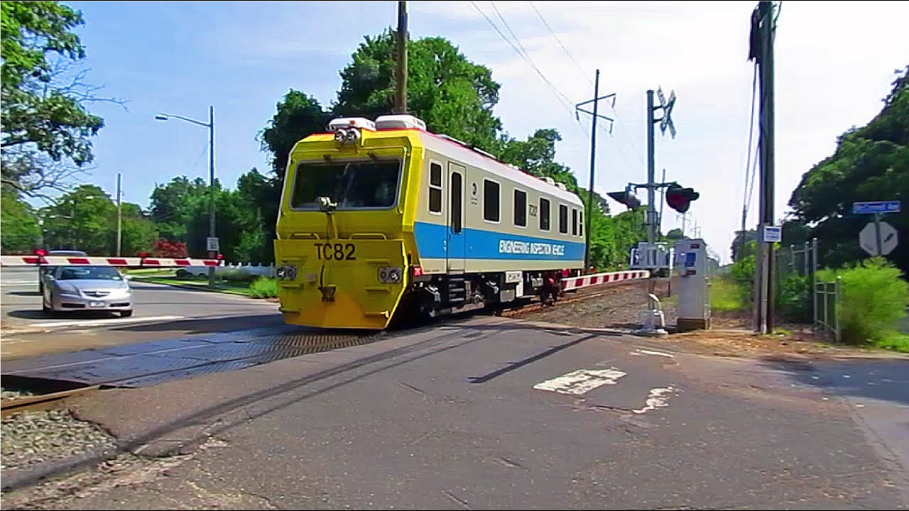LIRR's TC82 And Its Leslie S2M Visits Bayport Again - YouTube