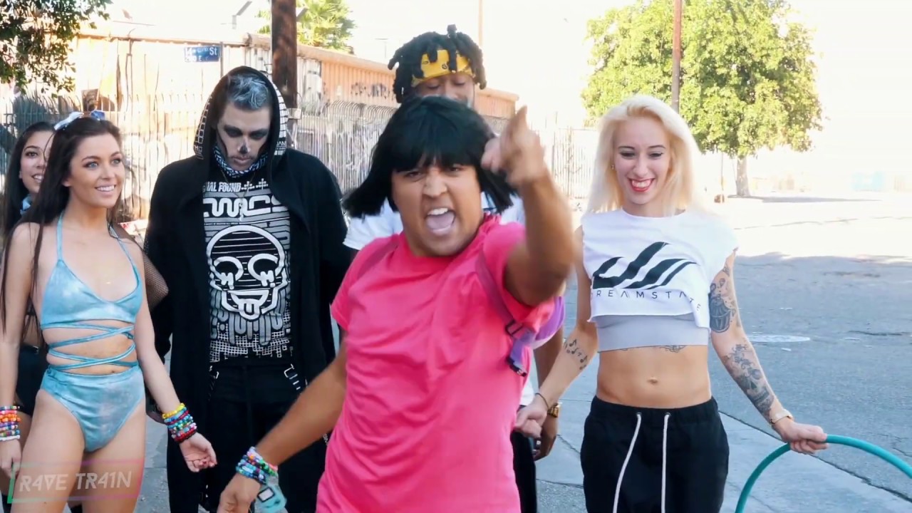 Rave Dora goes to a music festival, Dreamstate! | Rave Train TV - YouTube