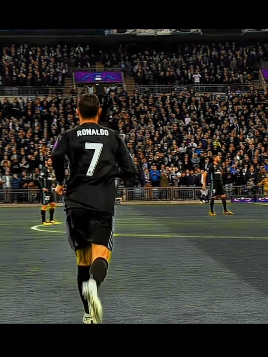 Ronaldo Effects 🥶#cristiano#footballshorts#edit - YouTube