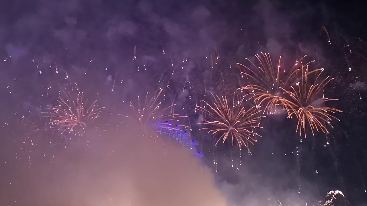 London Fireworks 2020 - YouTube