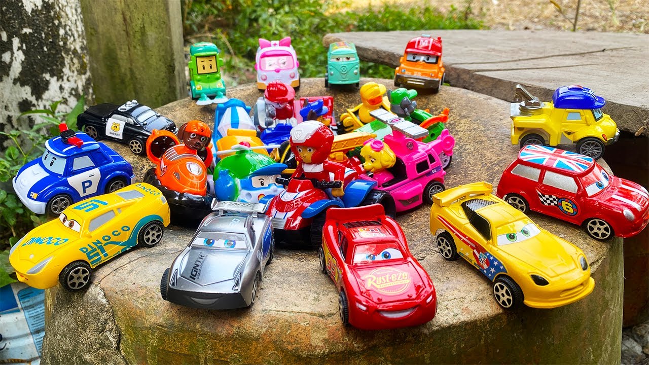 Disney Pixar Cars fall into the water: Lightning McQueen, Jackson Storm ...