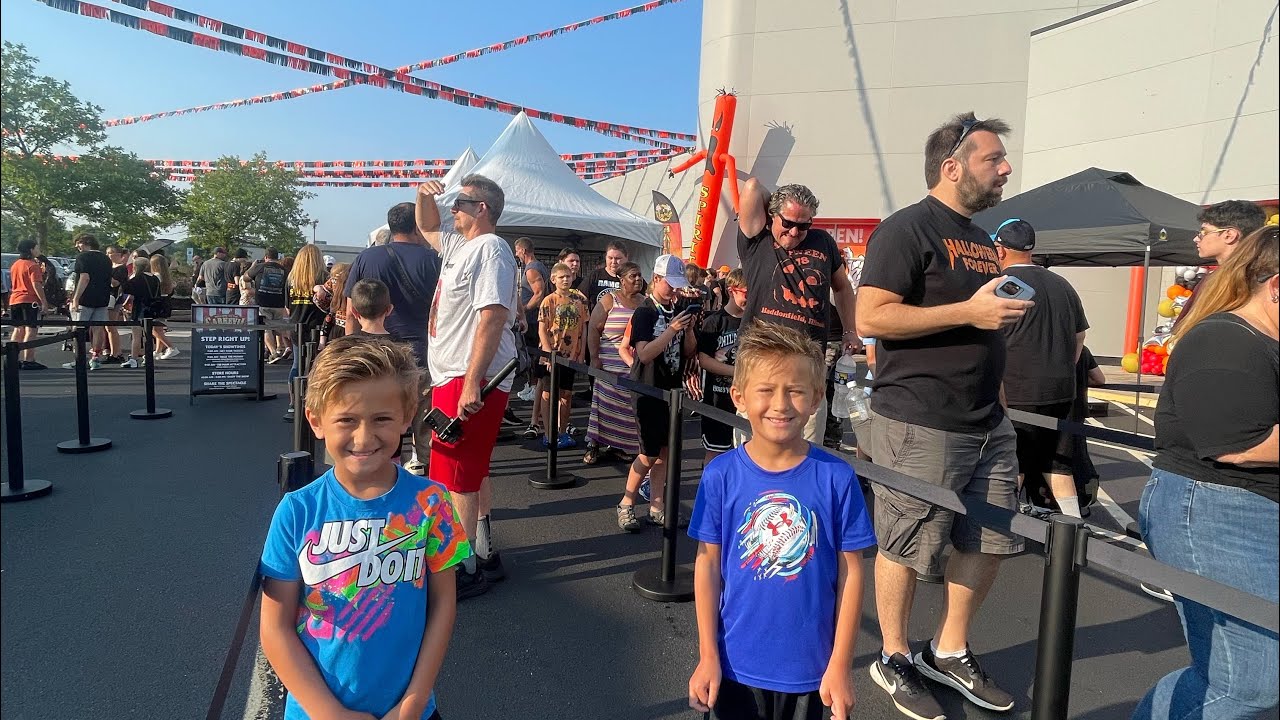 Spirit Halloween Flagship Grand Opening 2024 - YouTube