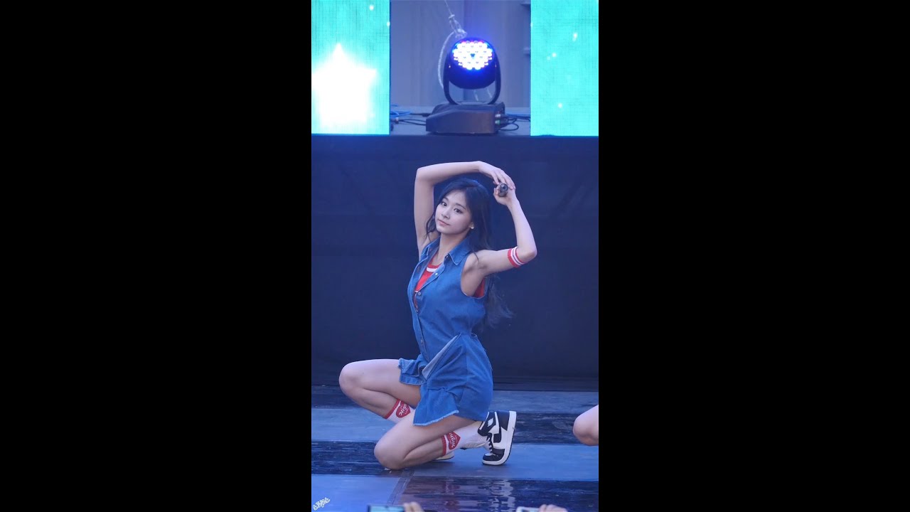 트와이스 쯔위 - Cheer Up, 직캠 60fps (TWICE Tzuyu - 치어 업, FANCAM) - 용인대 축제 ...