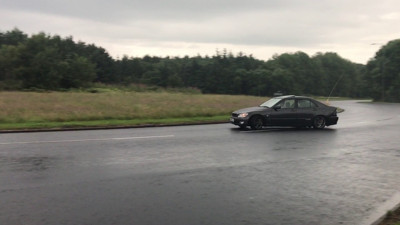 Lexus IS200 diffin roundabout - YouTube