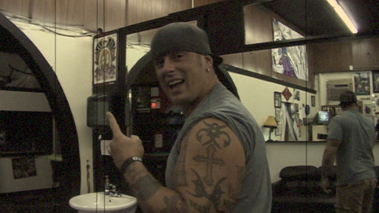 Jason Currie gets a Dead Ink Logo Tattoo - YouTube