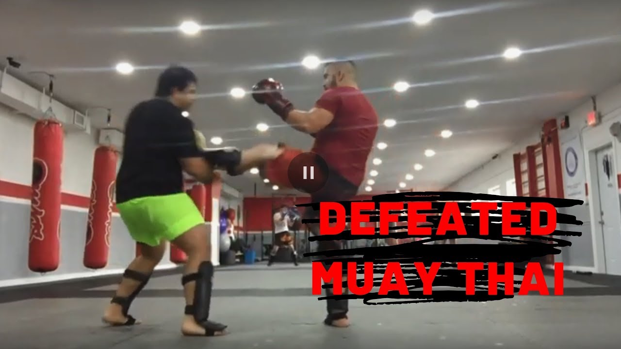 Getting Picked Apart by a Muay thai Super heavy weight | Sparring with ...