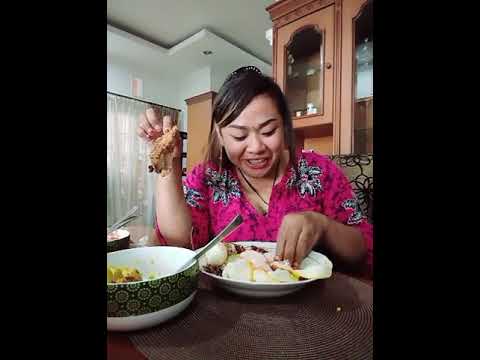 Pagi pagi Tante Lala Sudah  Makan Sambil Curhat Mengenai Kehidupannya dan Mantan Suaminya
