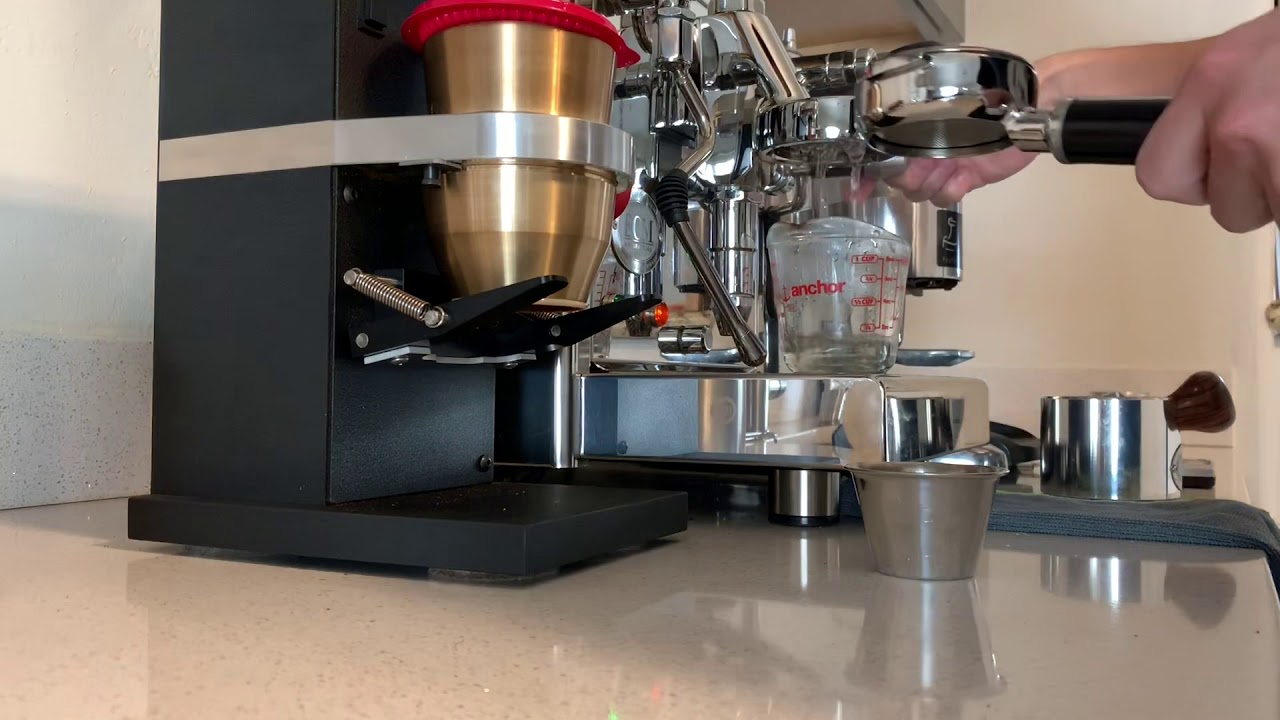 Versalab M3 Grinder High Extraction Yield Shot with Light Roast Coffee ...