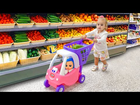 Alice ve Baby Doll süpermarkette alışveriş yapıyor.