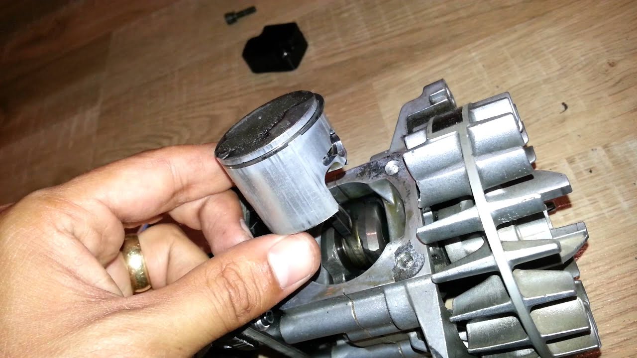 Damaged piston - YouTube