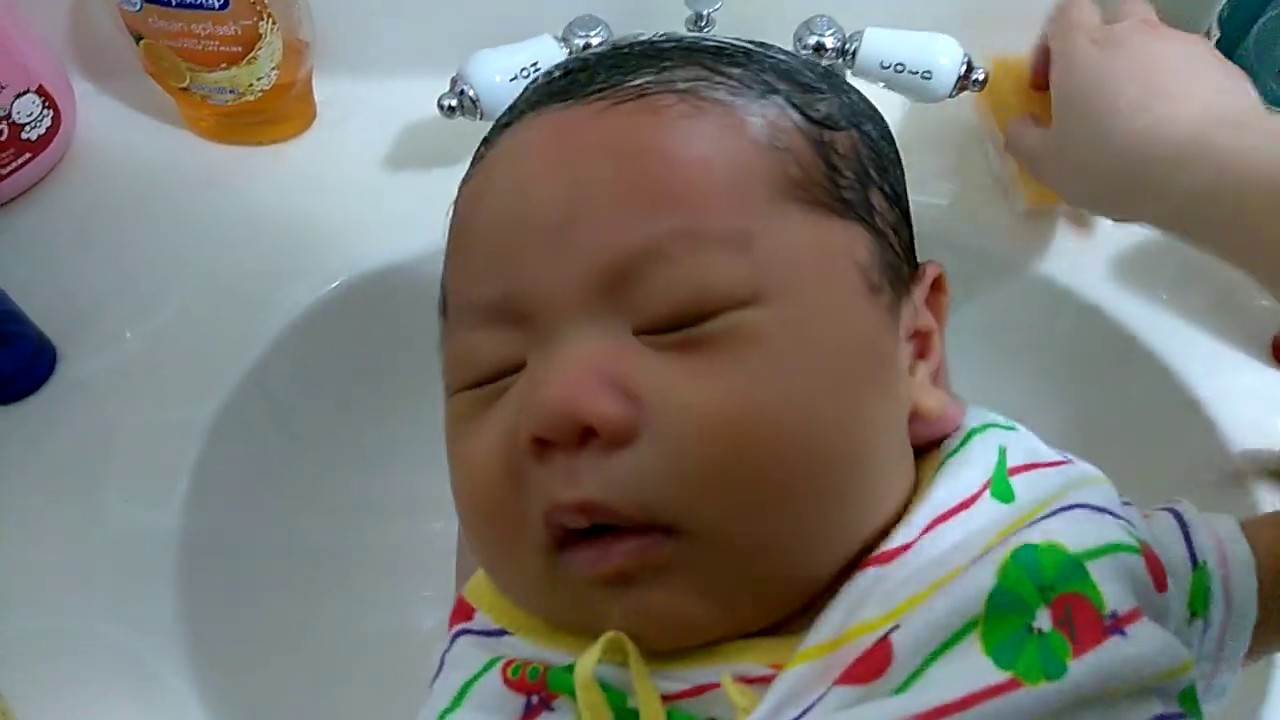 Newborn Baby bathing videos - YouTube