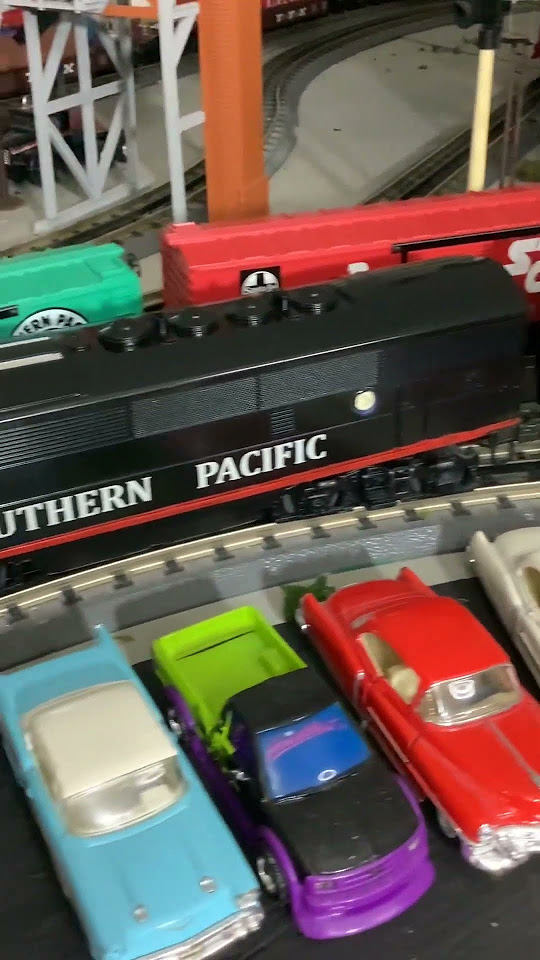 Southern Pacific E8 And F7b Crawls Past Car Show Shorts Youtube