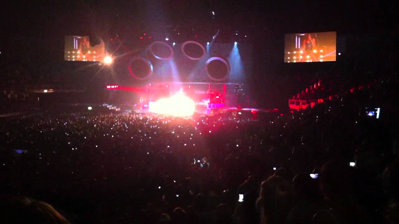 Rihanna Uk Tour 14th Oct 2011 - YouTube