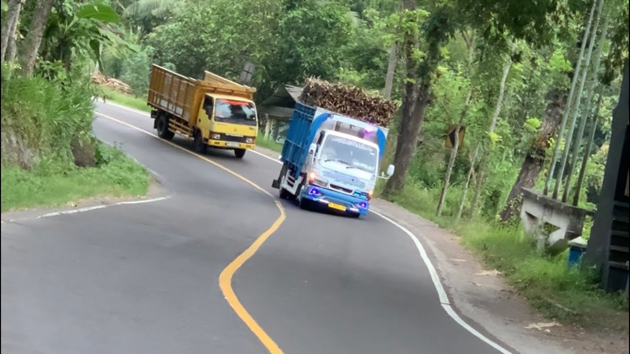 Kalau musim tebu semua truk mulai keluar kandang - YouTube