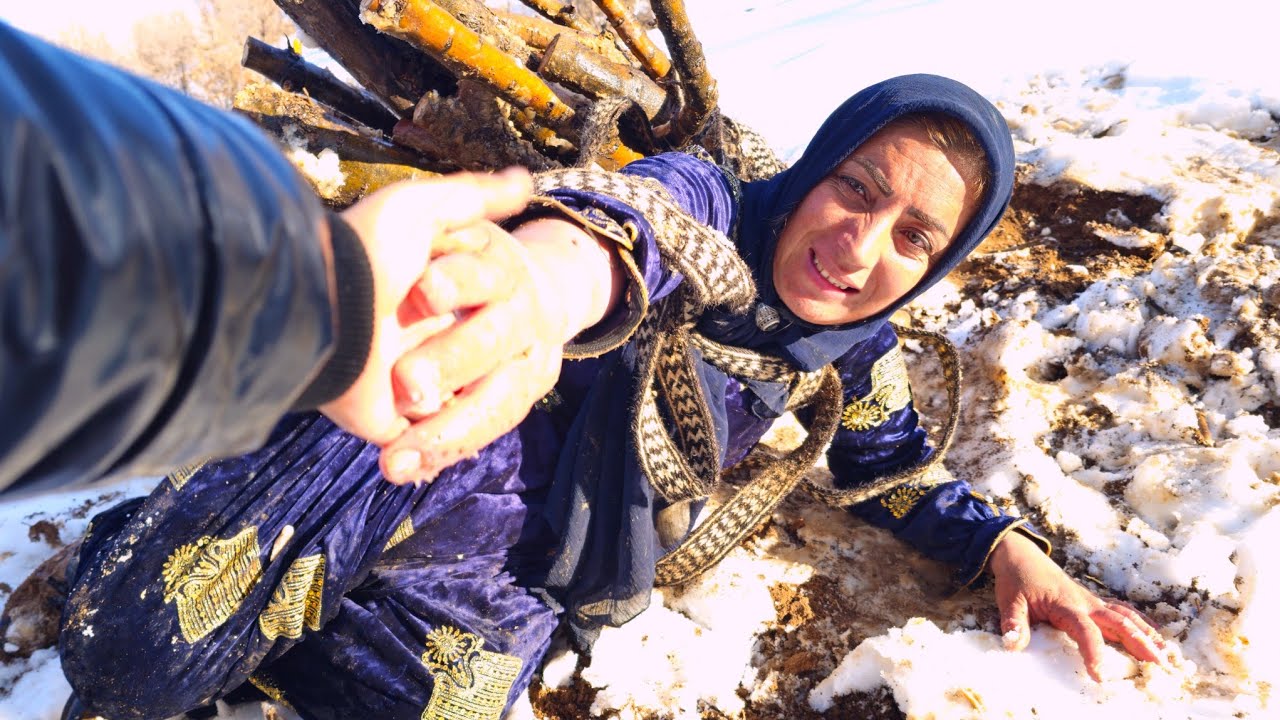 Deadly Fall in the Snow: A Homeless Mother’s Fight to Survive ️😭 - YouTube