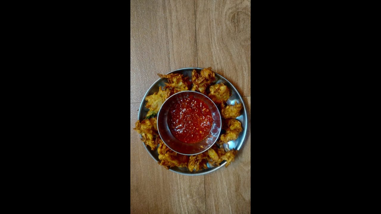 Kanda Bhaji Pausalya Tila Sarvanchi Pasandi Chi recipe Navin Prakare ...