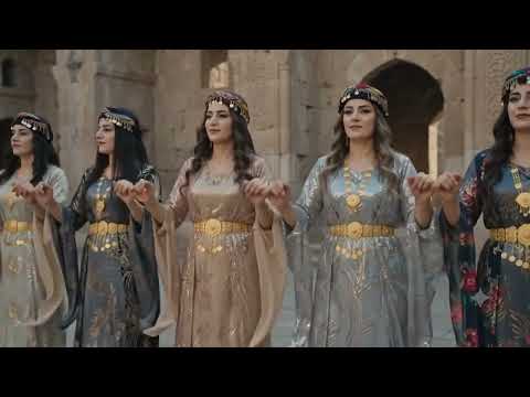 Halay Oynayan Kadınların Renkli ve Coşkulu Anları #halay #kurdish #kurtce #düğün  #gelin  #halaybasi