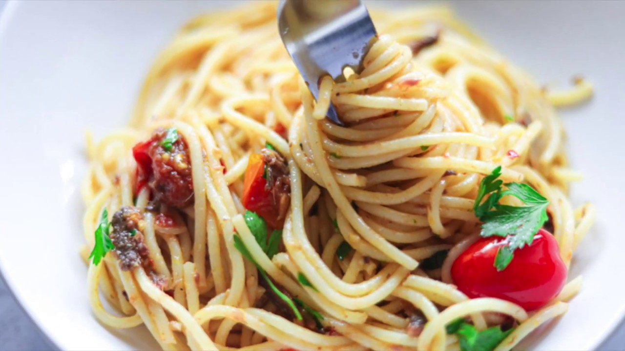 How to make Midnight Pasta (Spaghetti and Anchovy Pasta) - YouTube