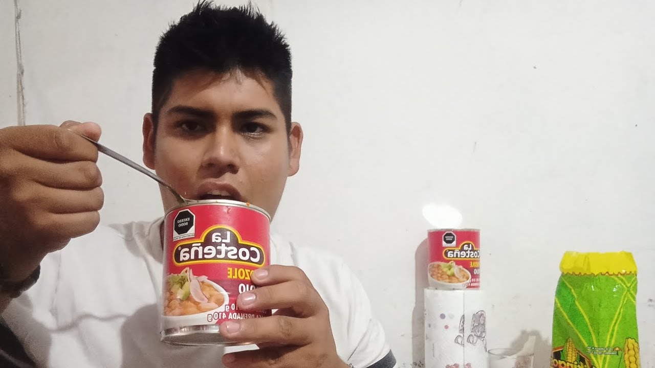 probando pozole en lata de la costeña ¿que tan rico sabe ? - YouTube