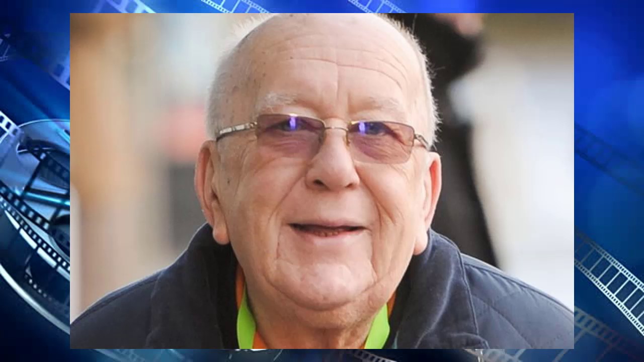 Coronation Street dedicates tonight's episode to Roy Barraclough ...