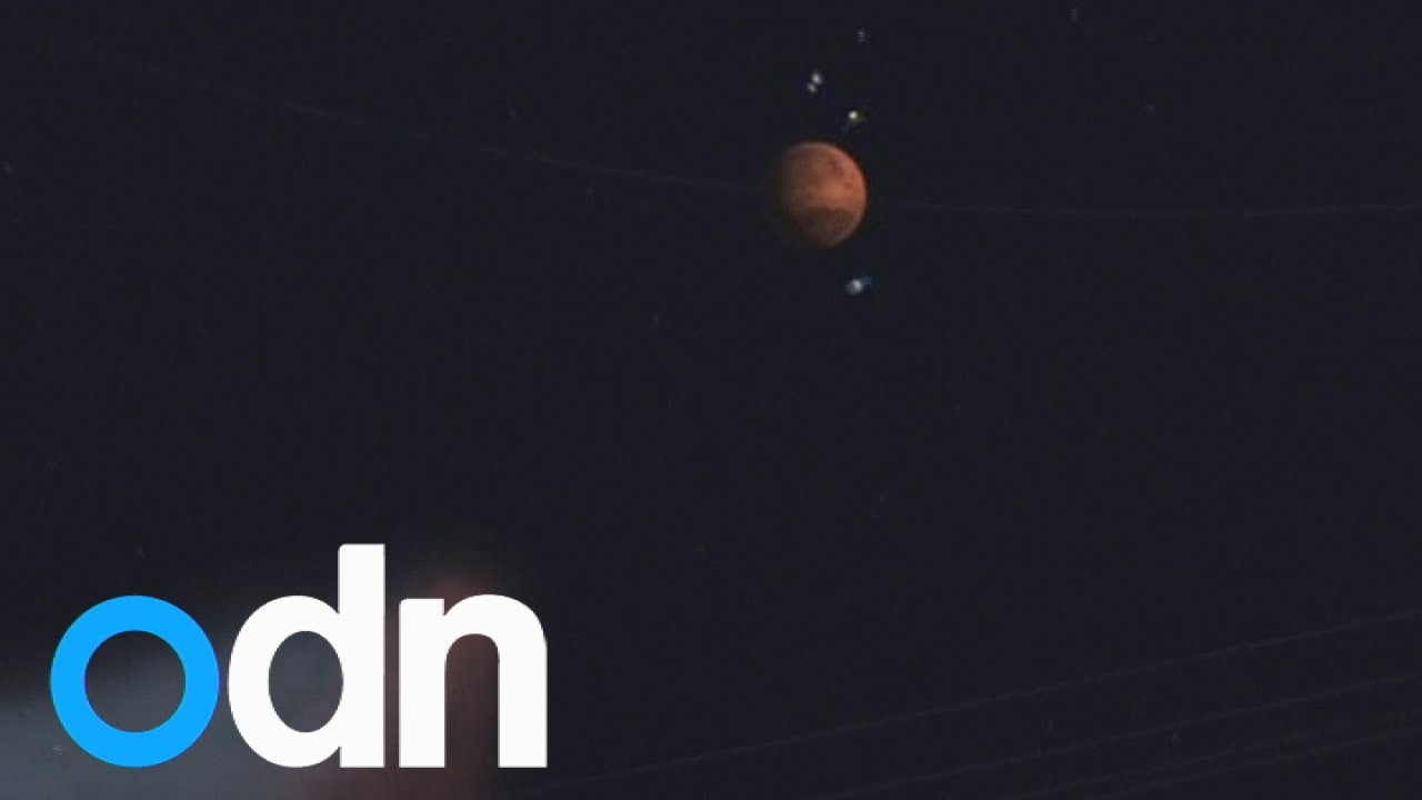 Comet flyby: Comet Siding Spring to zoom by Mars this weekend - YouTube