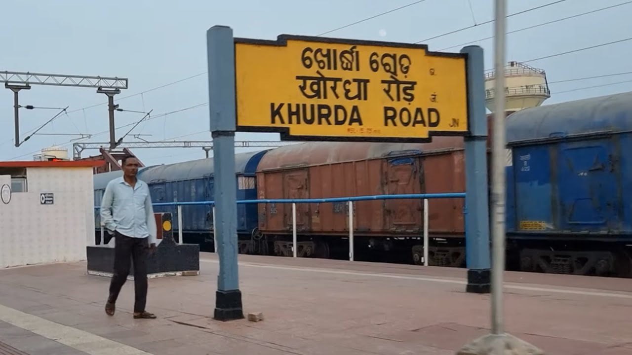 Khurda Road Junction 20813/Puri-Jodhpur Super Fast Express Arriving ...