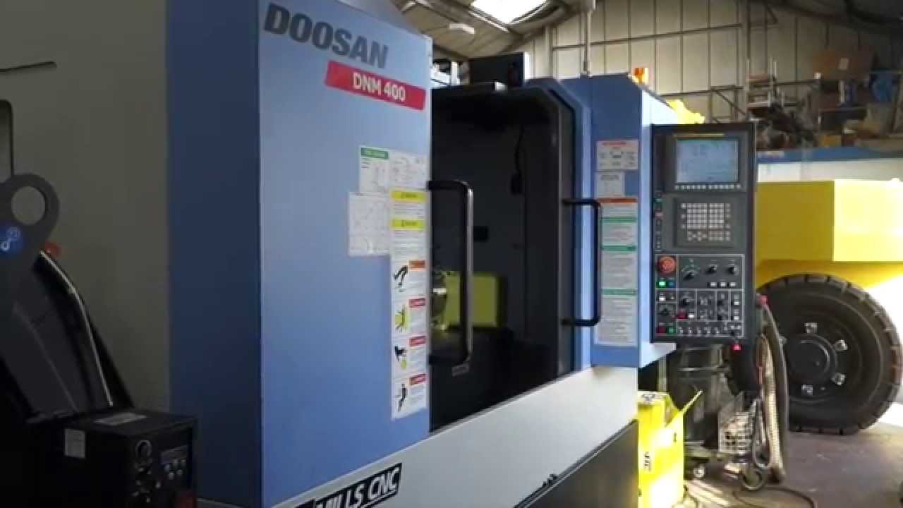 Doosan DNM 400 - YouTube