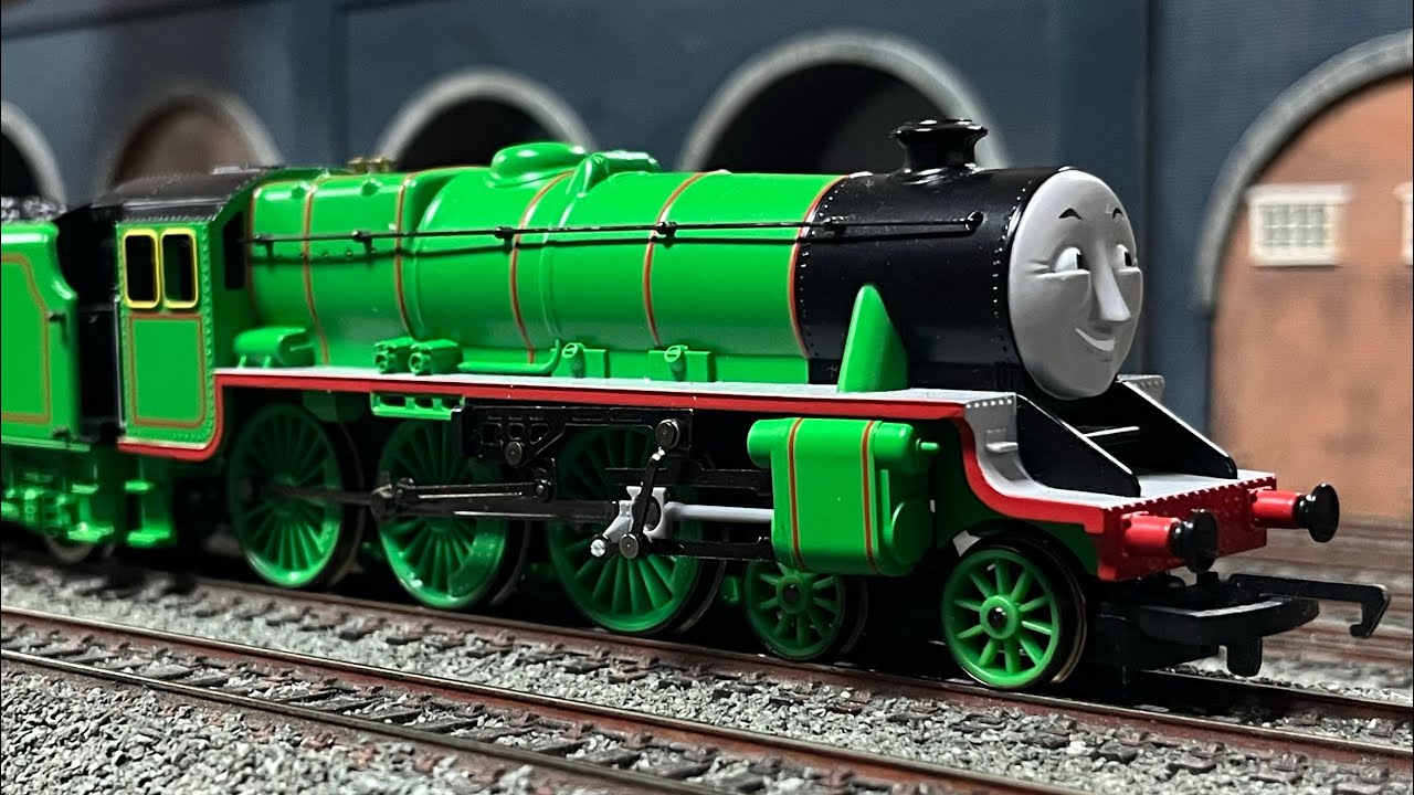 Solihull model railway circle - Henry pulling the flying kipper - YouTube