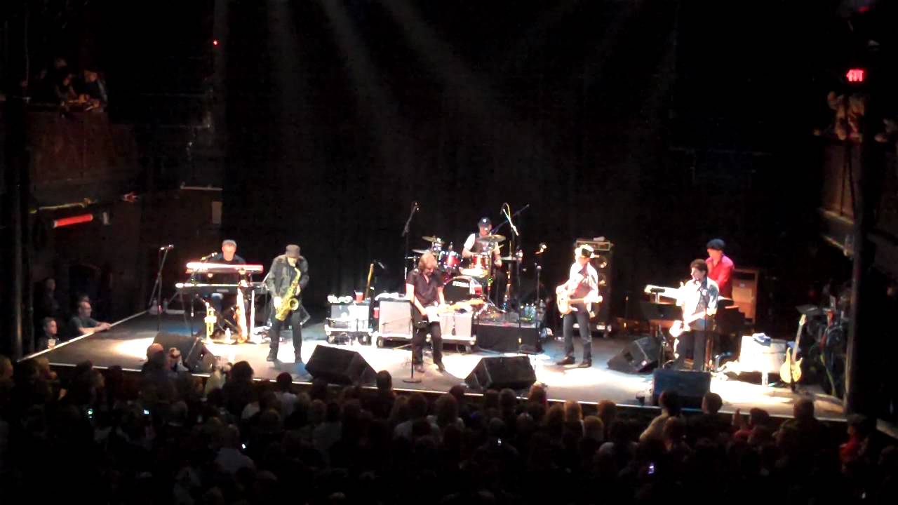 John Cafferty & Tunes Tender Years Clarence Tribute - YouTube
