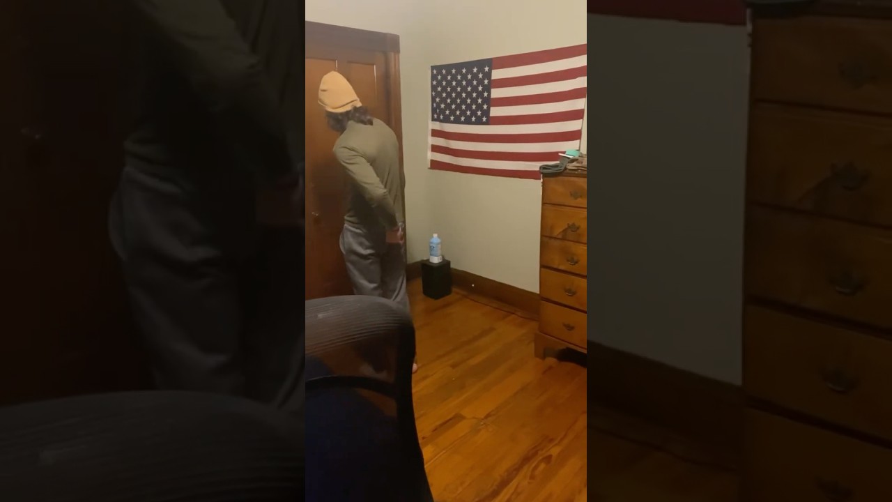 pov: i’m startled #funny #trending #viralvideo #memes - YouTube