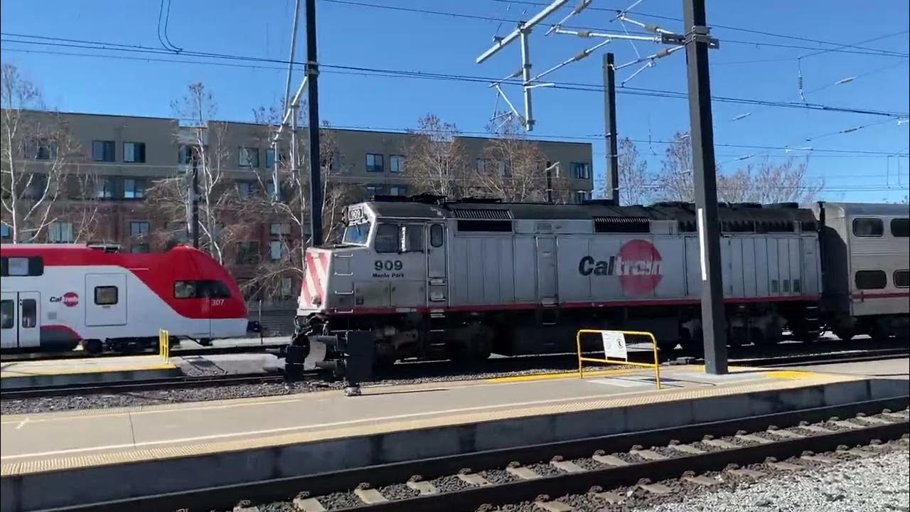 Caltrain southbound at San Jose - YouTube