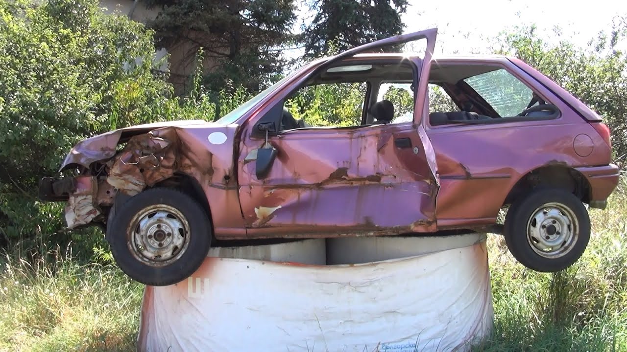 Crashed Ford Fiesta Exterior and Interior in 3D 4K UHD - YouTube