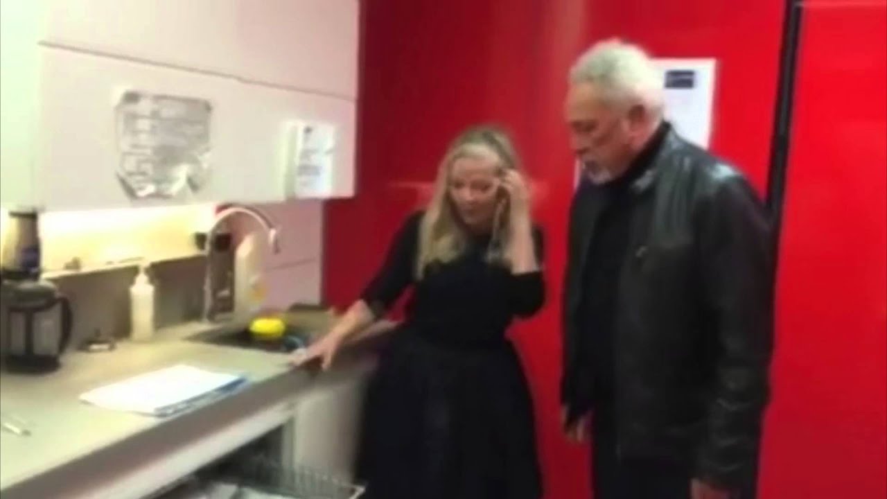 Joanne Good and Tom Jones - YouTube