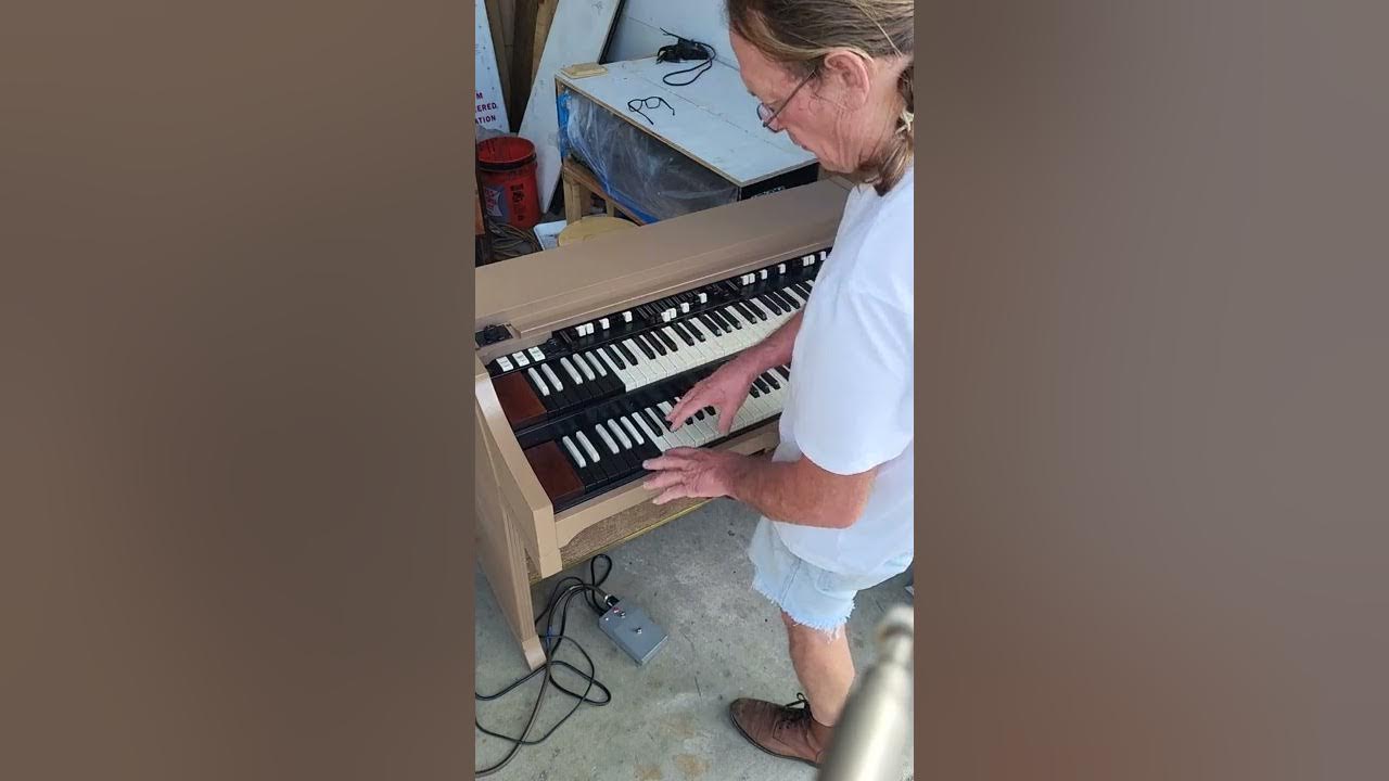 Frankenstein Hammond A100 C2 organ with serious lower manual bass - YouTube
