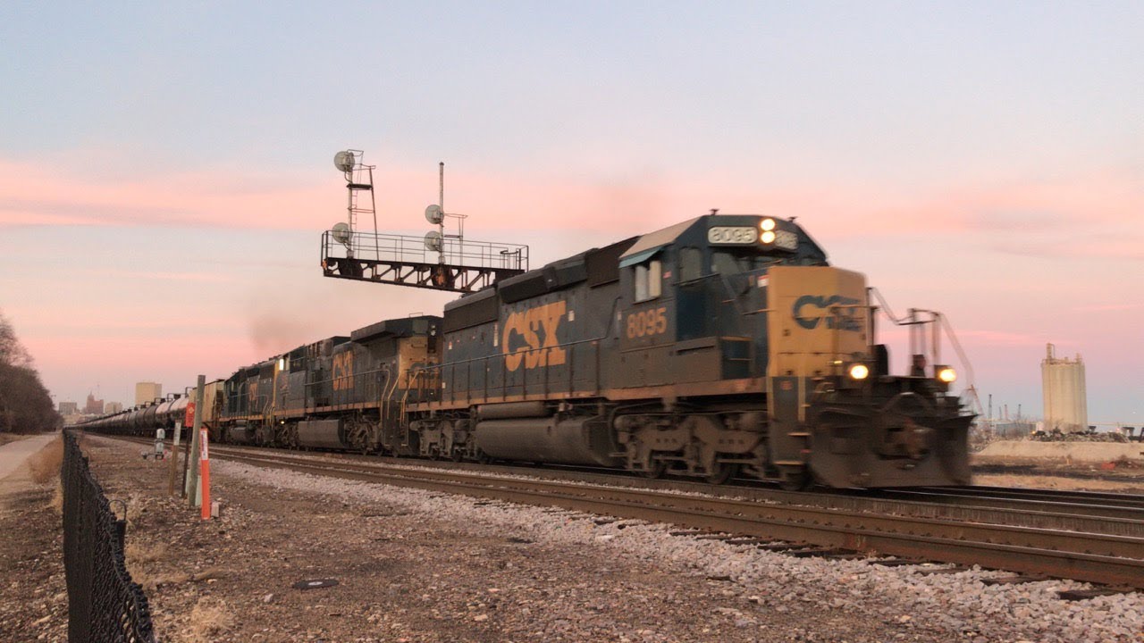 CSX SD40-2 Duo Leading CP 686 - YouTube